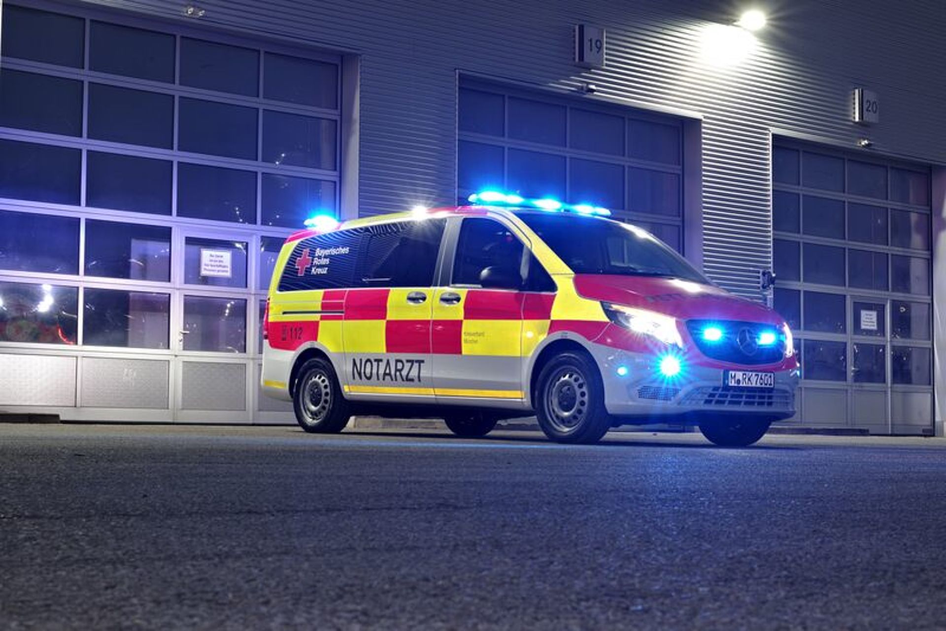 Neues Notarzt-Einsatzfahrzeug auf Bayerns Straßen - BRK-Meldungen